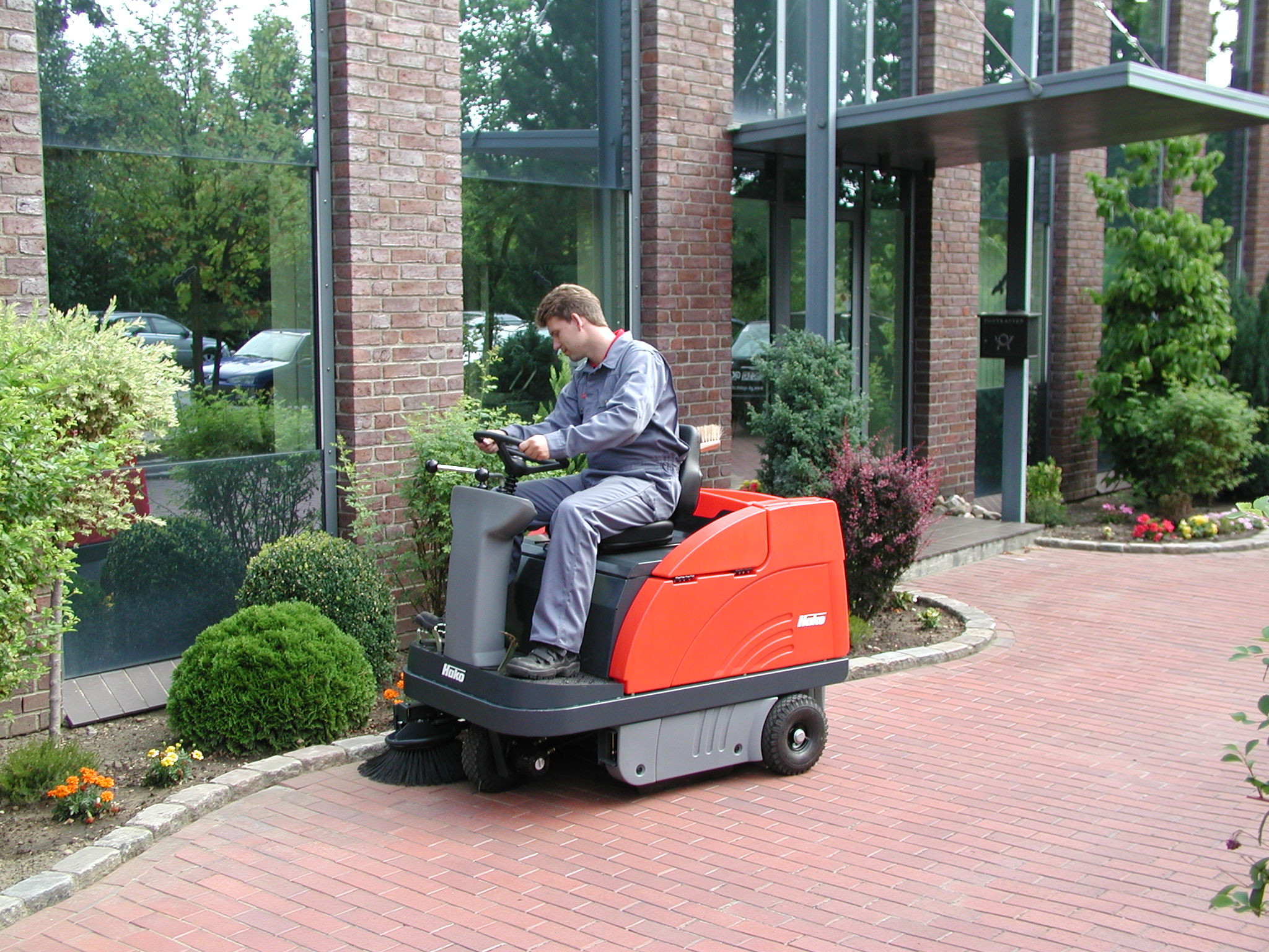 Hako Sweepmaster 980R - Ride on - Fejemaskine til erhverv